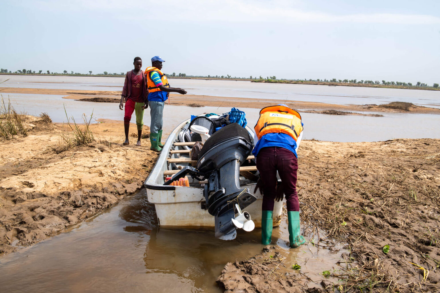 Canoeing to Clinics | International Medical Corps