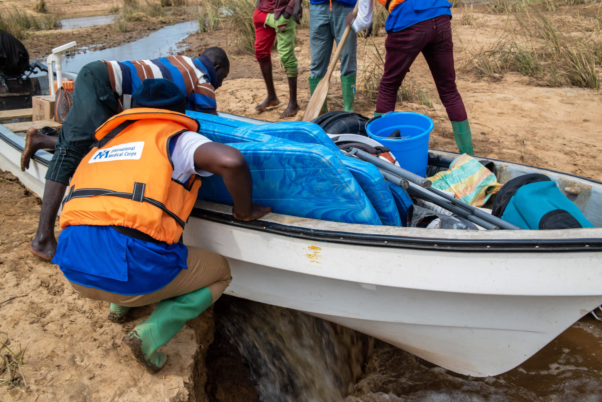 Canoeing to Clinics | International Medical Corps